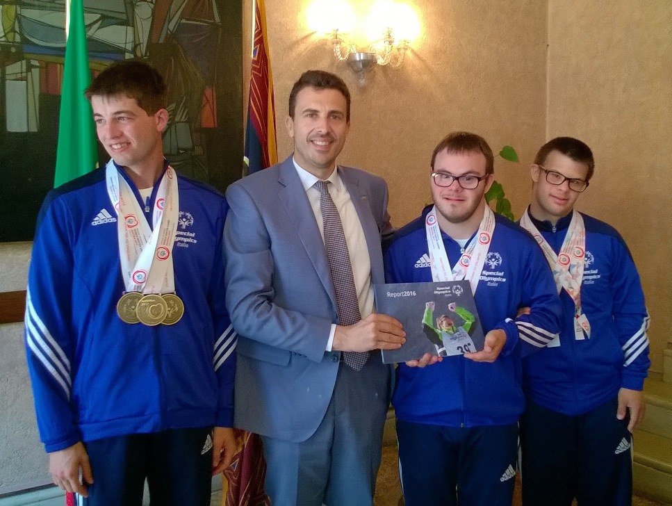 Fara. Il campione Michael Carollo premiato dalla Regione con gli altri ...