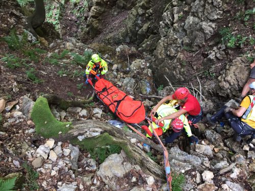 Recoaro. Scout 14enne precipita per 50 metri e finisce nel torrente