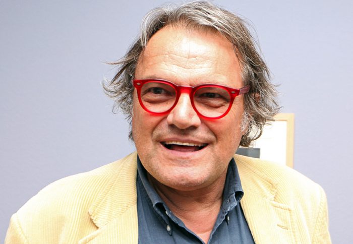 Oliviero Toscani "Mona chi ha votato" al referendum autonomia