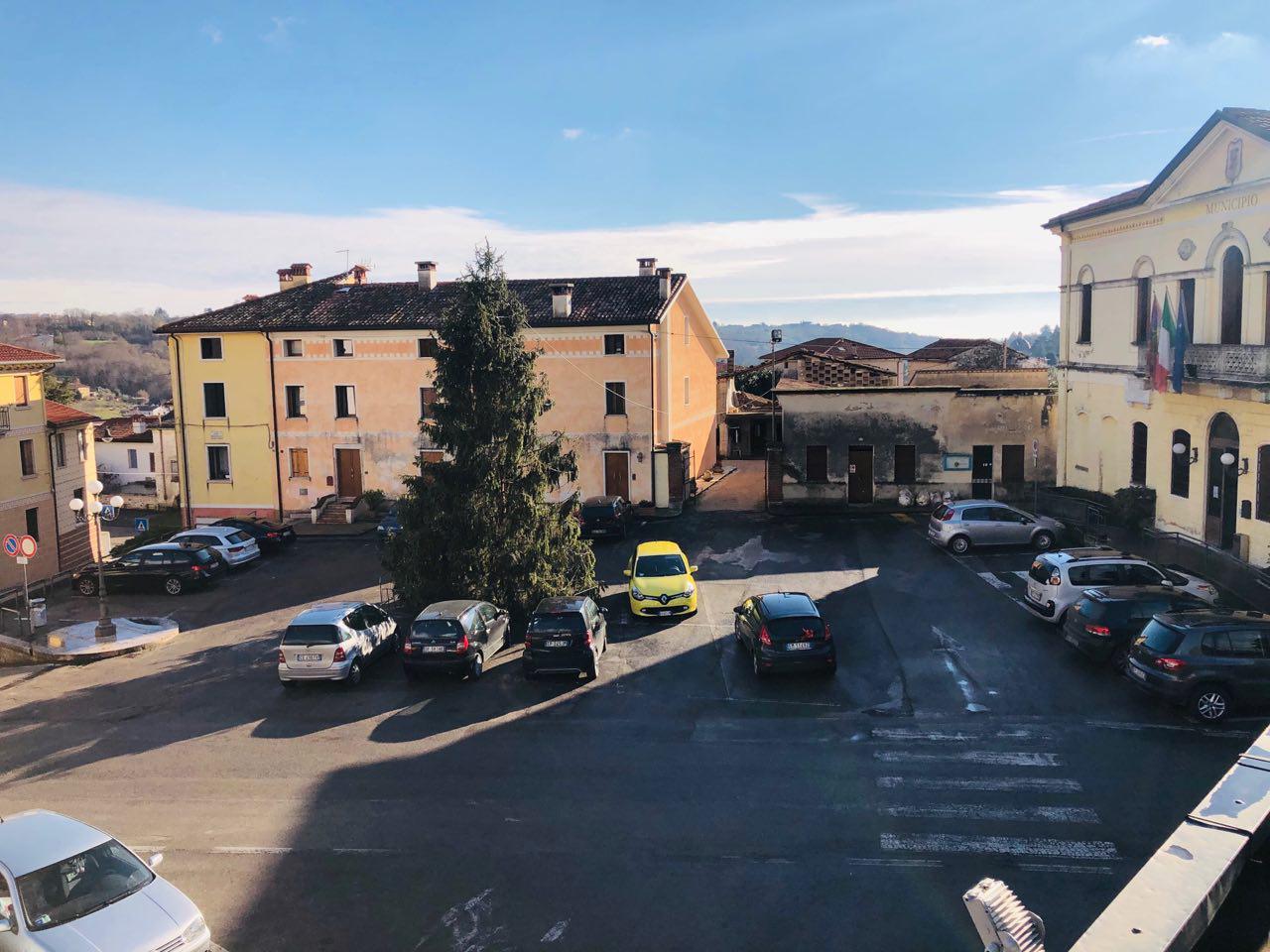 Fara. Una piazza nuova a misura di persona. Sindaco: "Un'agorà ...
