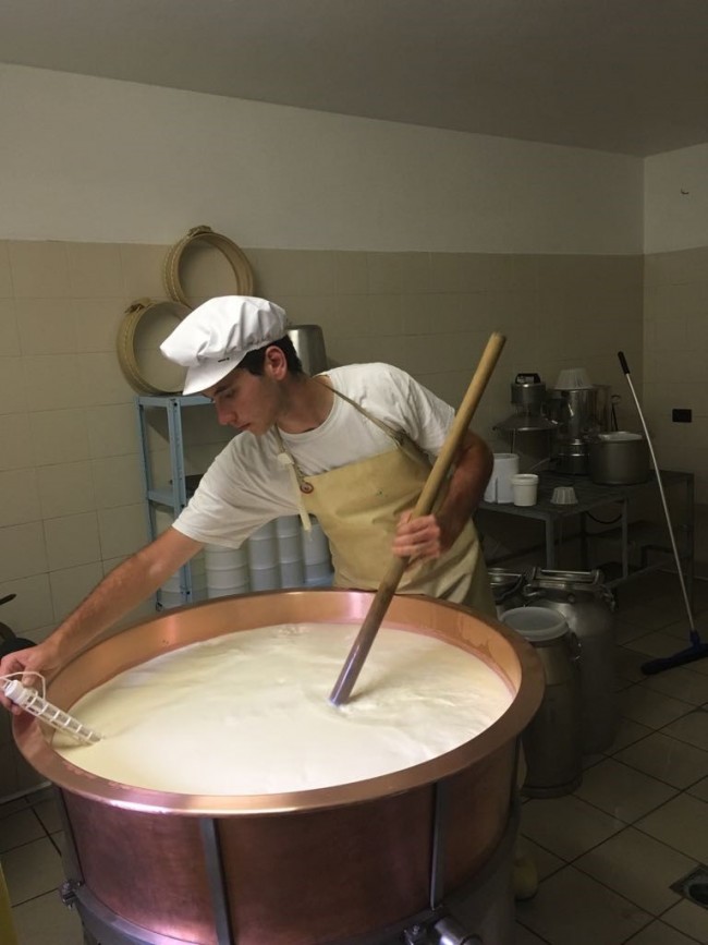 C'è carenza di casari, al via a Thiene il corso per diventare maestri ...