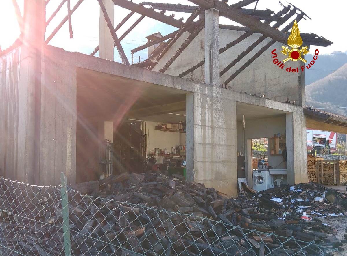 Valli del Pasubio. Incendio in contrada Riva Malunga: i danni sono ...