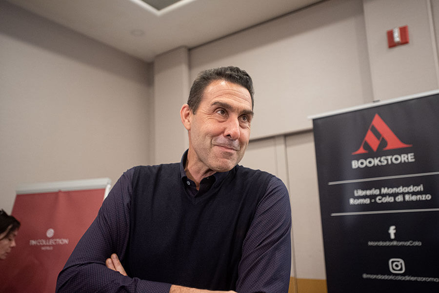 Vannacci choc: "Classi separate per i disabili, Mussolini statista, gli ...