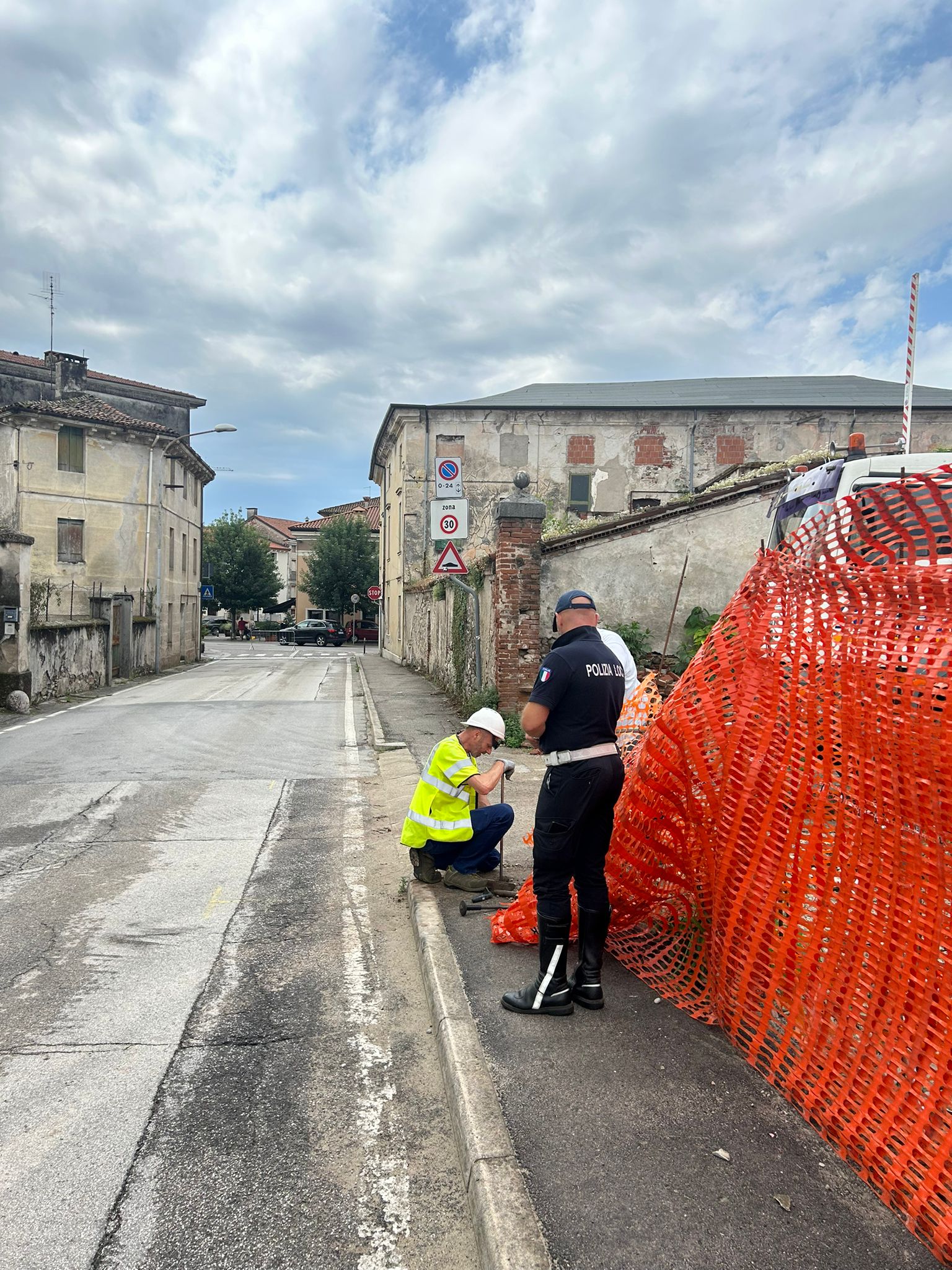 Thiene. Lavorava nella demolizione dell'ex Filanda e urta contro la ...