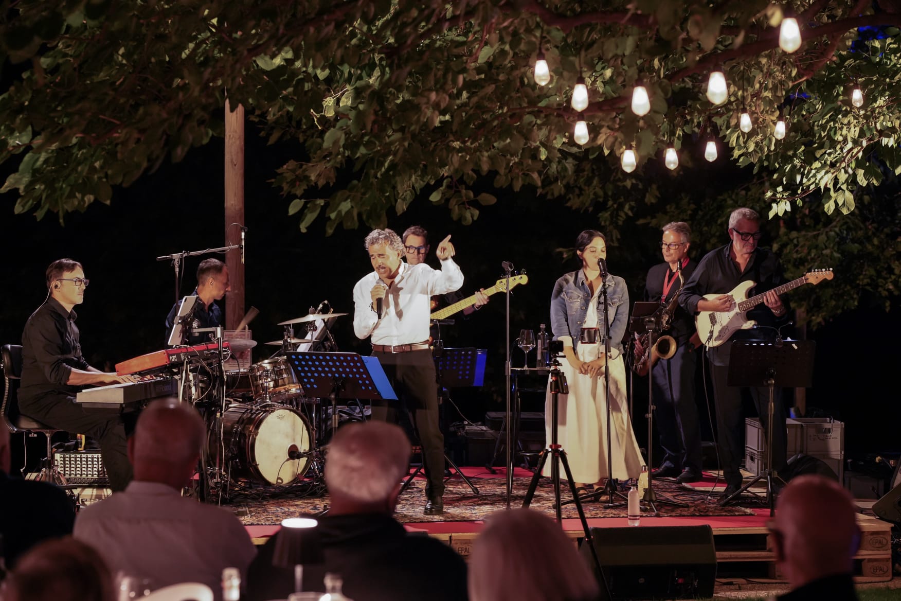 Schio. Bruno Conte ammalia i suoi fan con un concerto da pelle d'oca ...