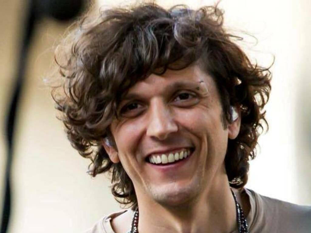 Ermal Meta in concerto al Teatro Comunale di Thiene: è caccia ai ...