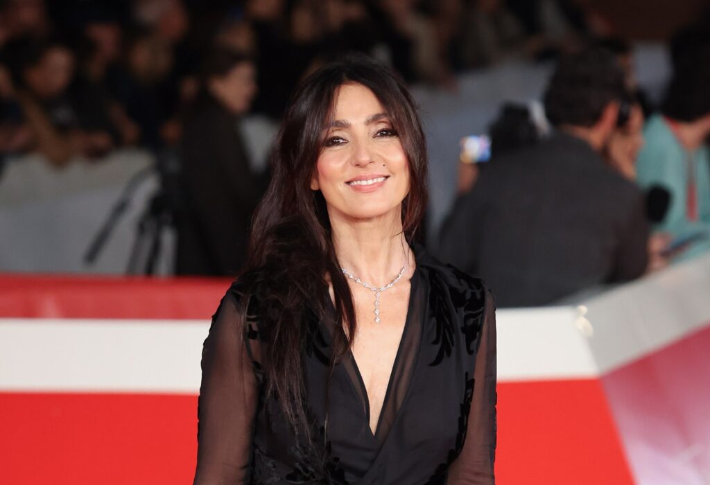 La battuta di Ambra: "I miei ex tutti casi umani tranne uno ...