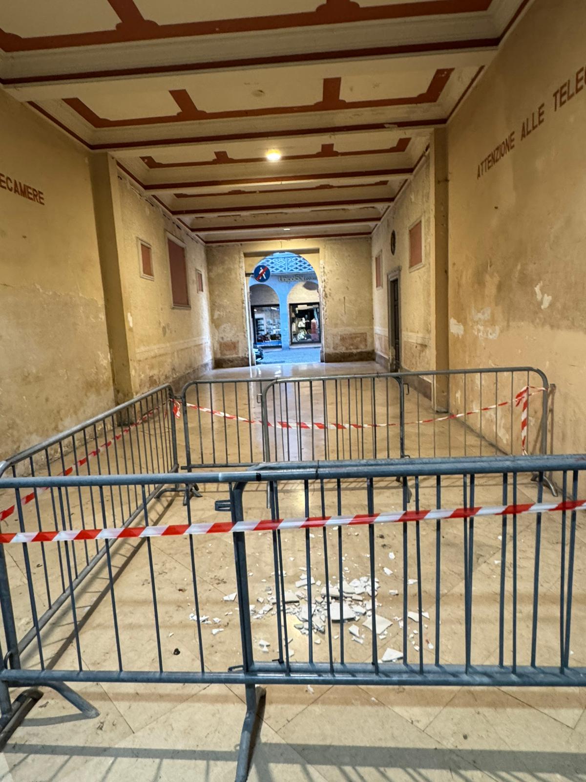 Thiene. Cadono calcinacci in galleria Garibaldi. Fotonotizia ...