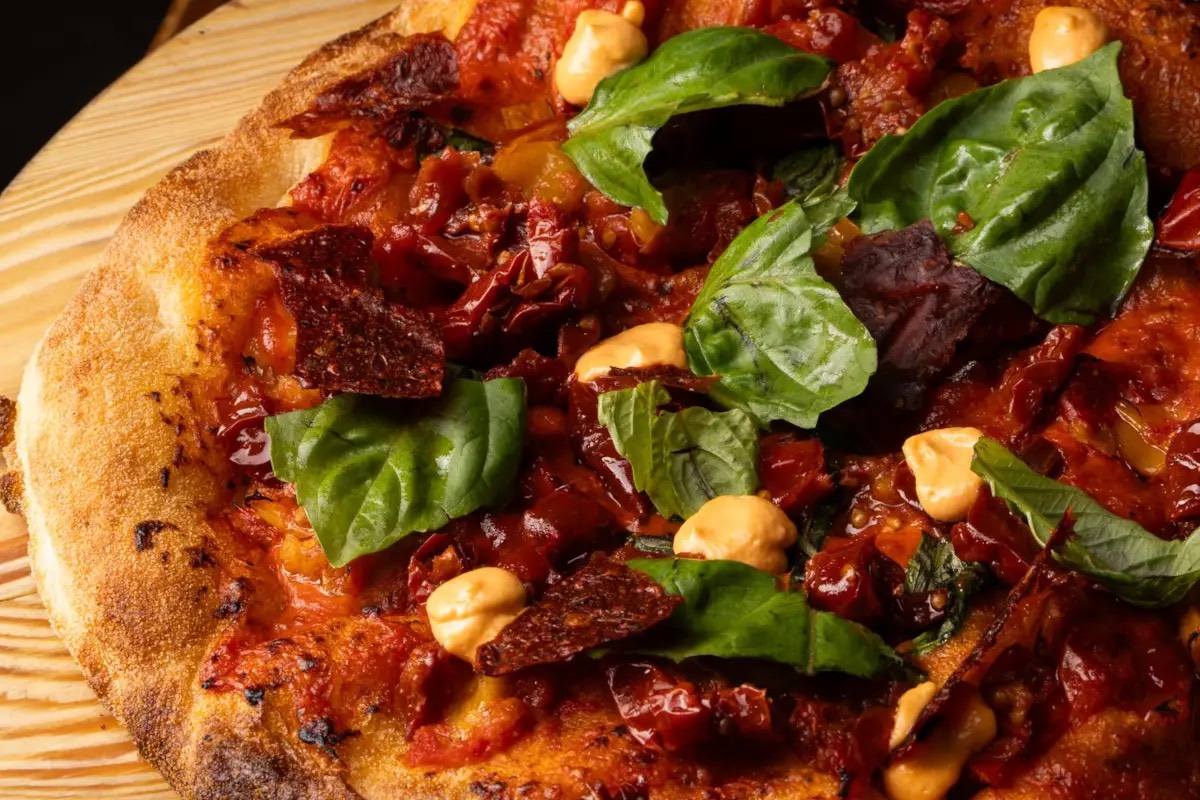 "Marinara Atomica": la pizza che ha fatto esplodere la tradizione. Francesco Martucci e la ...