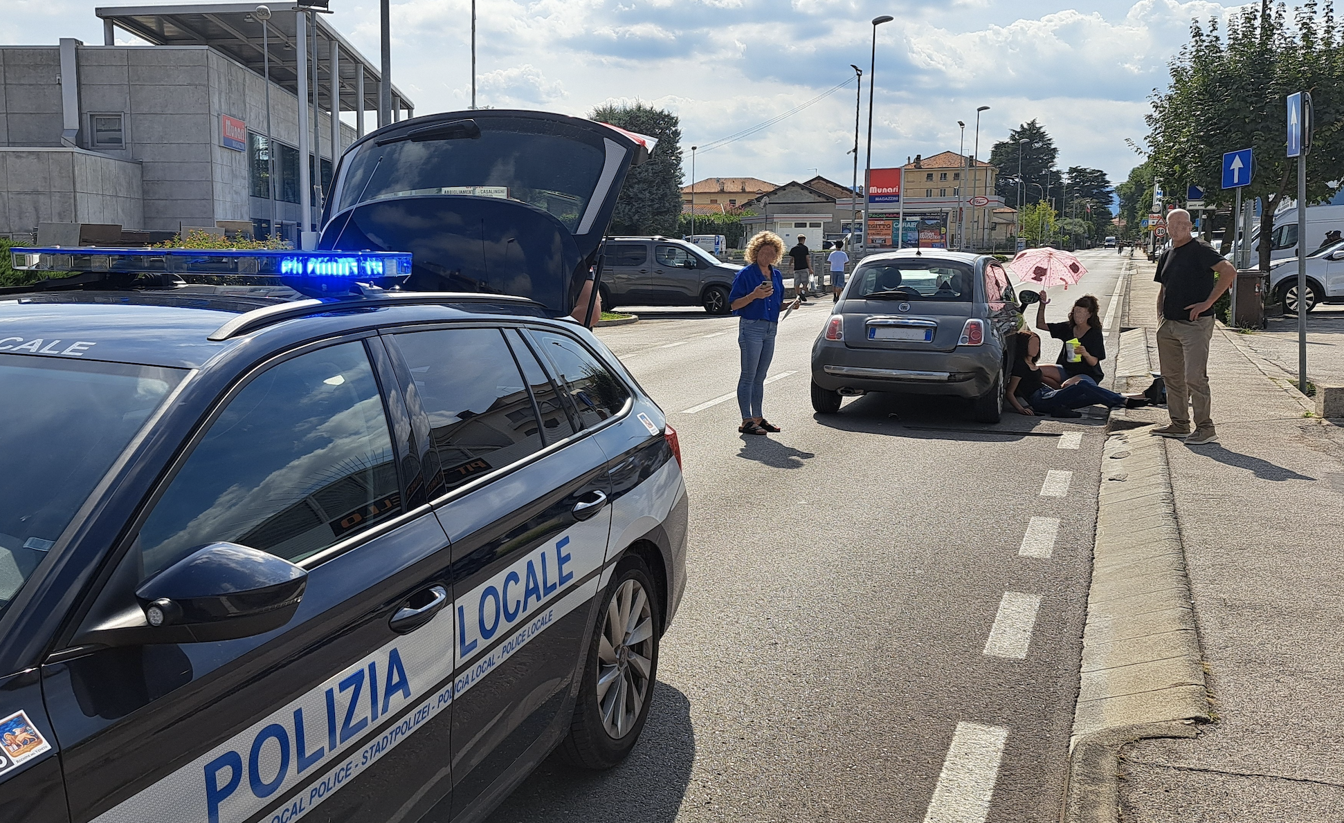 Thiene. Con il motorino tampona un'auto: 17enne in codice giallo ...