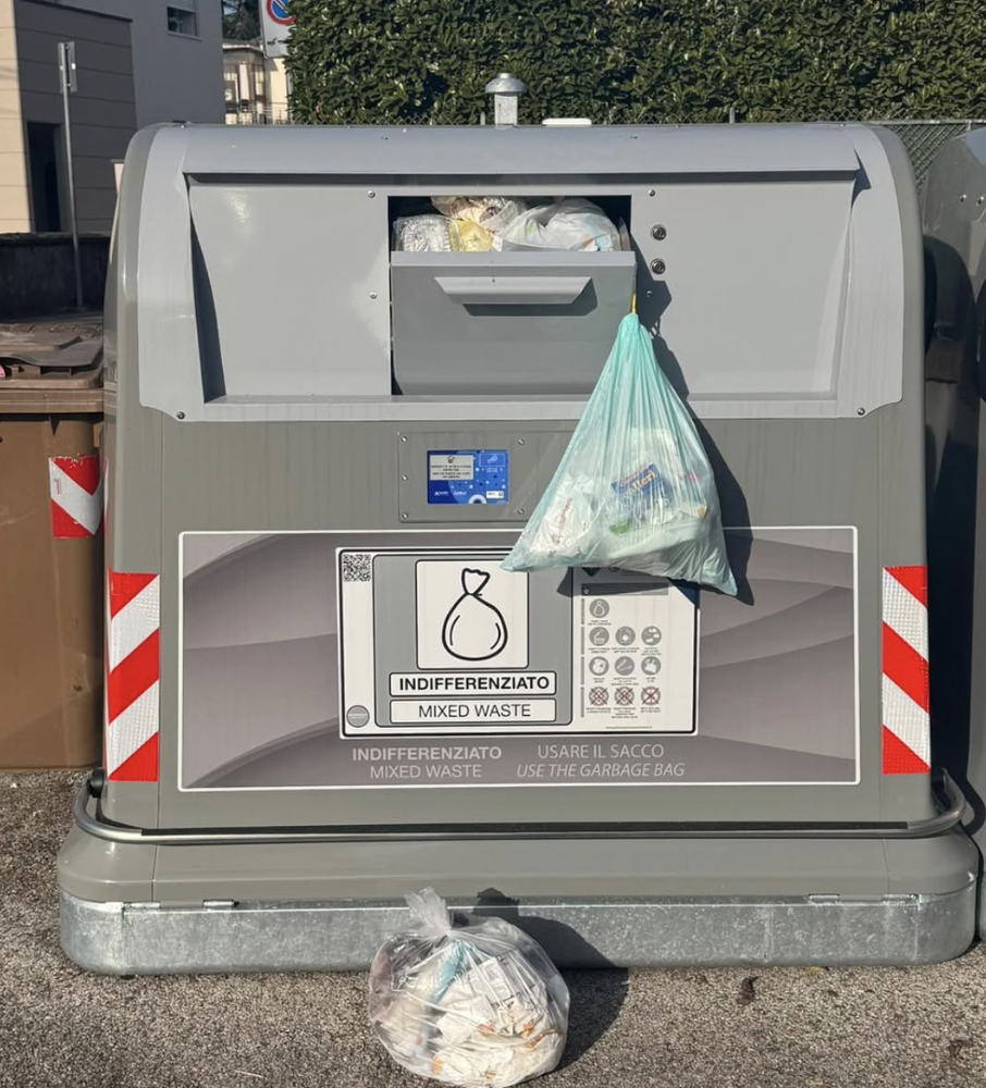 Thiene. Debutto in salita per i 'cassonetti smart'. Fotonotizia ...