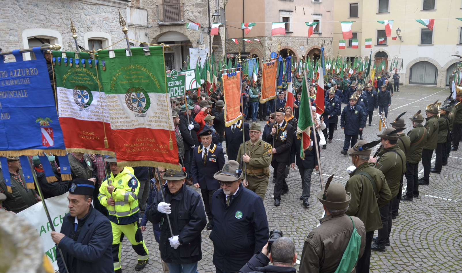 Gli Alpini di Piovene ricordano i caduti Selenyj Jar a Isola del Gran ...