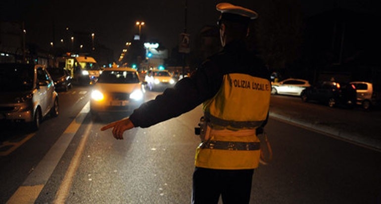 Sandrigo. Ubriaco, inveisce contro la Polizia locale. Denunciato ... Sandrigo. Ubriaco, inveisce contro la Polizia locale. Denunciato ...